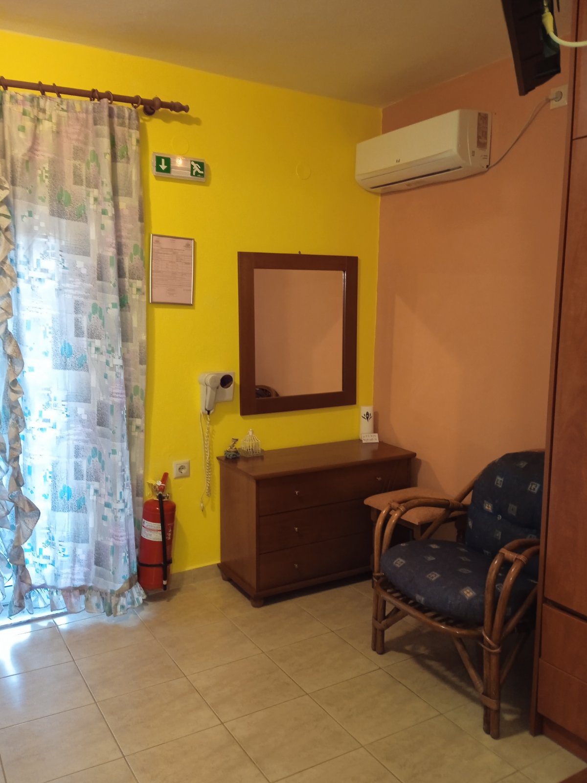 Διαμερίσματα Κουβαράς - Cerigo.org